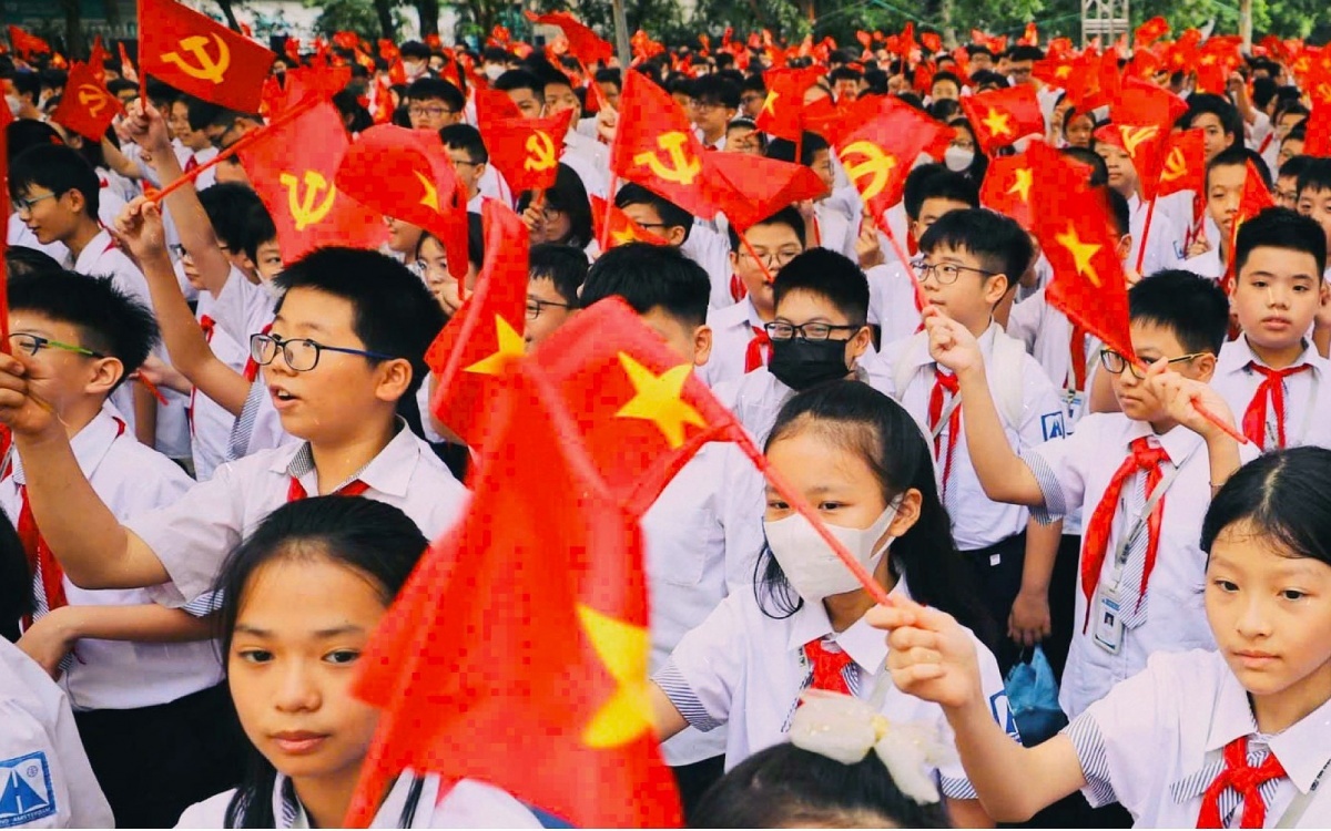 Bộ Chính trị quyết định miễn học phí cho học sinh từ mầm non đến hết ...