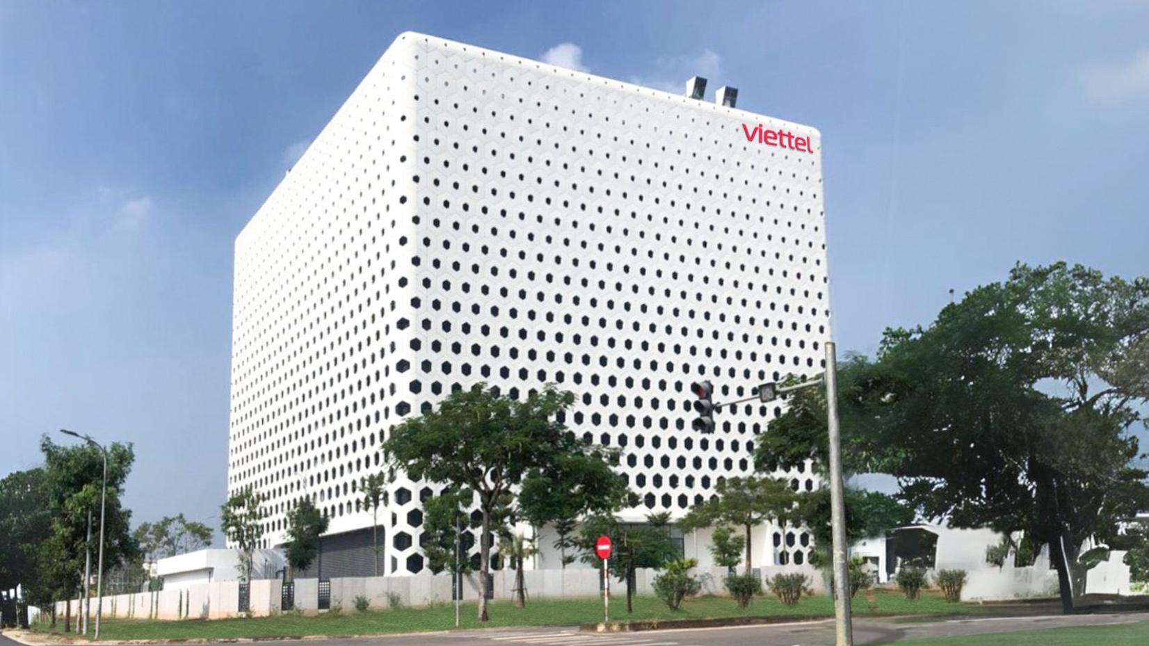 Viettel opens largest data center in Hanoi-based Hoa Lac hi-tech park